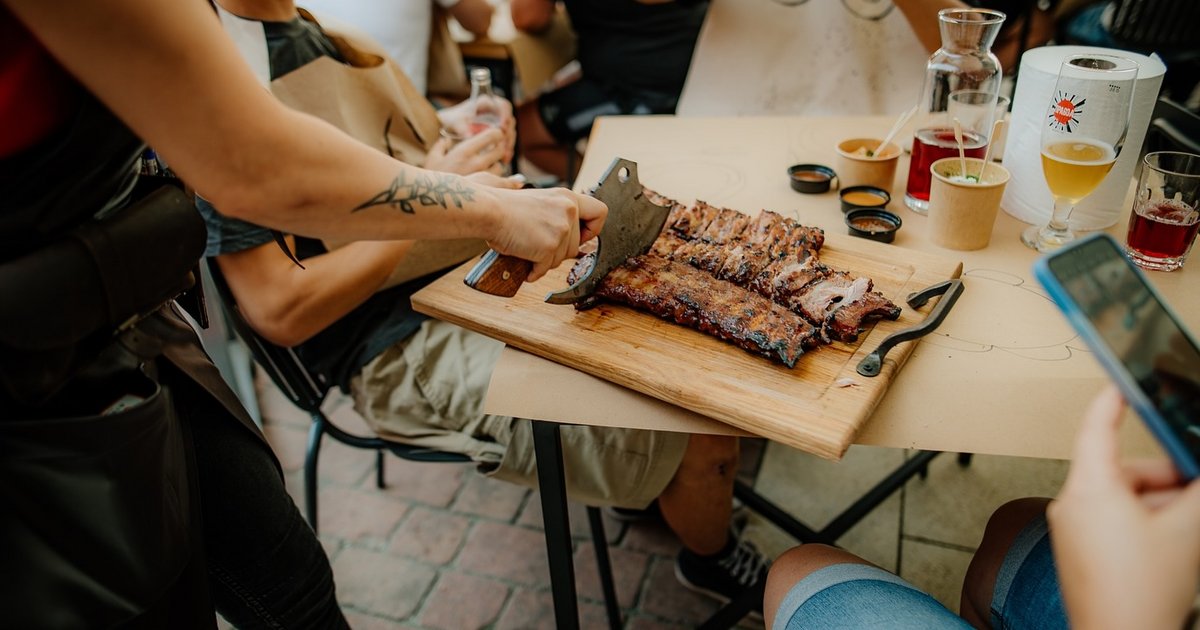 Rebernia w Manufakturze otwarta! Żeberka, tłumy gości i jedzenie bez ...