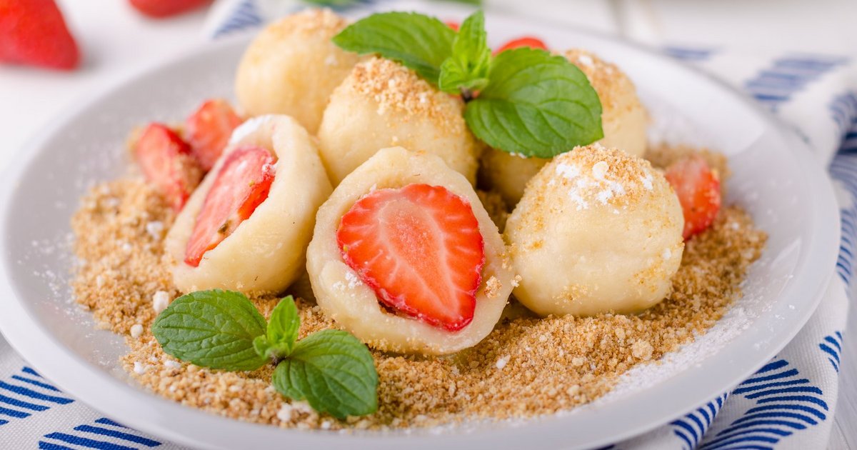 Tak knedle jemy tylko w Łodzi. W środku truskawki, a obok? [ŁODZIANIZMY ...