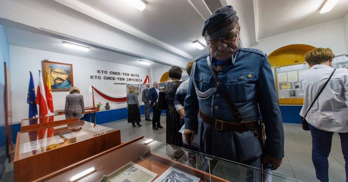 XI LO w Łodzi ma patrona. Został nim Józef Piłsudski. Pojawił się nawet ...