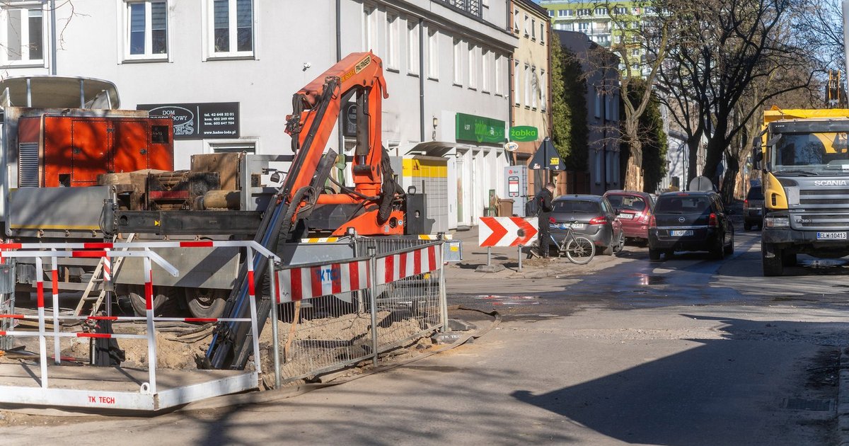 Remont Odyńca w Łodzi. Trwa demontaż starych chodników i nawierzchni [ZDJĘCIA]: ŁÓDŹ.PL