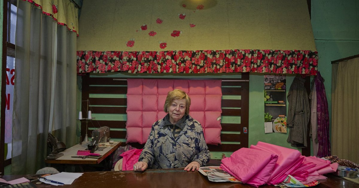 Pani Łucja pierze pierze. Łodzianka prowadzi swój zakład blisko 50 lat ...