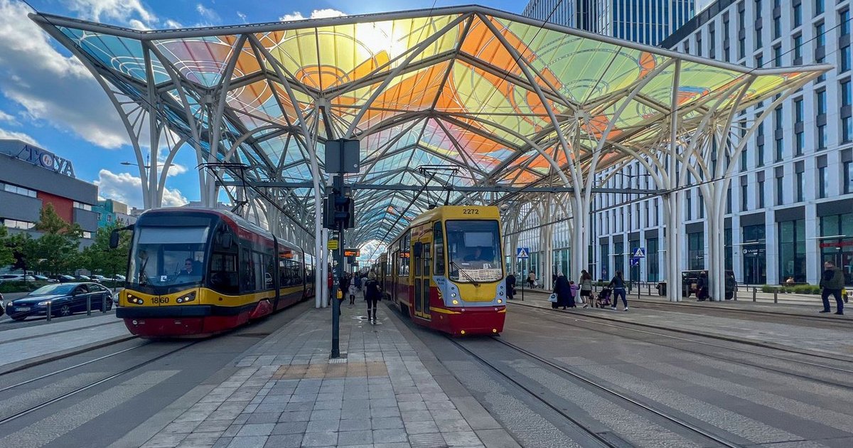 Awaria energetyczna w centrum Łodzi usunięta. Tramwaje MPK Łódź wróciły ...