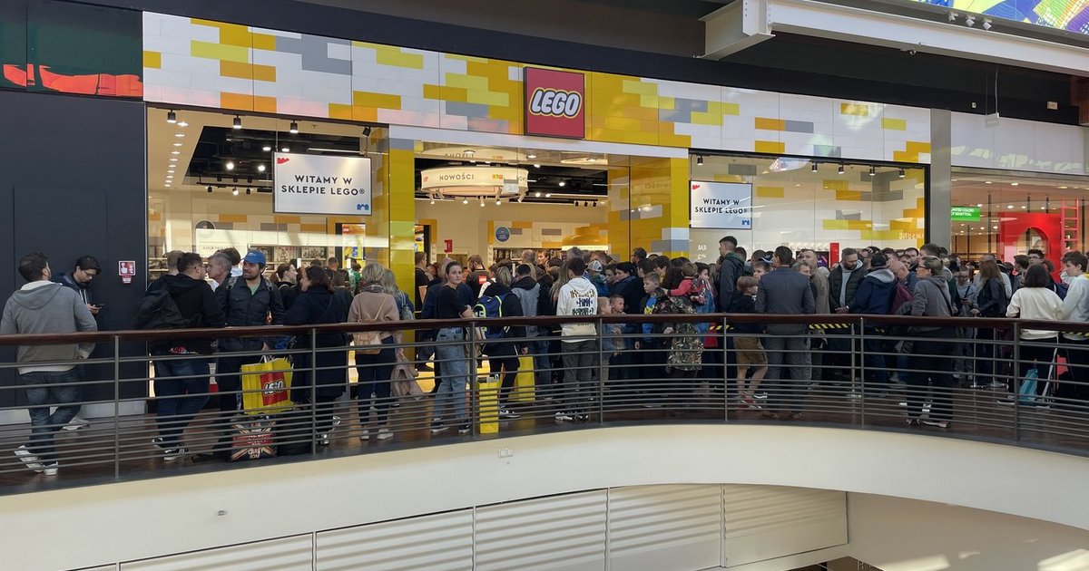 Lego Store w Manufakturze. Gigantyczna kolejka do nowego sklepu z ...