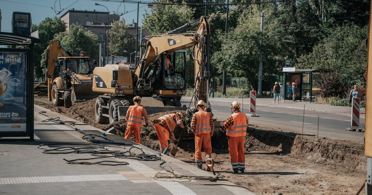 Wakacyjny remont torowiska na Żeromskiego w Łodzi wystartował. Zmiany w ruchu i MPK Łódź [MAPA ...