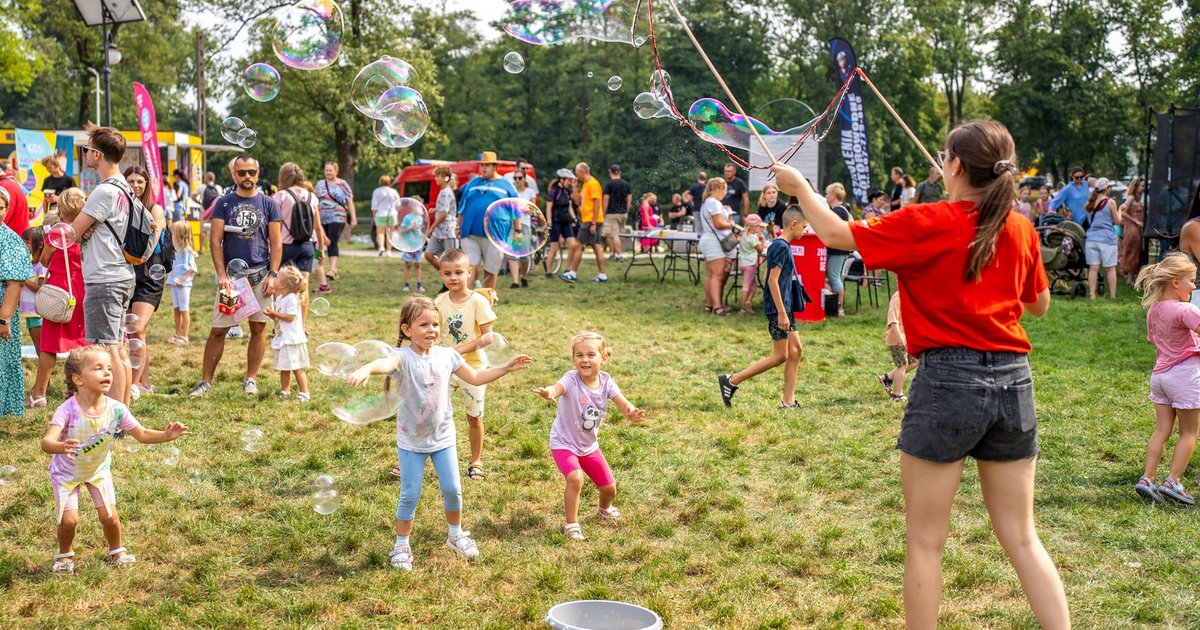 Pikniki w Łodzi na majówkę 2025. Dmuchańce, bańki, gigantyczne kręgle [LOKALIZACJE]: ŁÓDŹ.PL